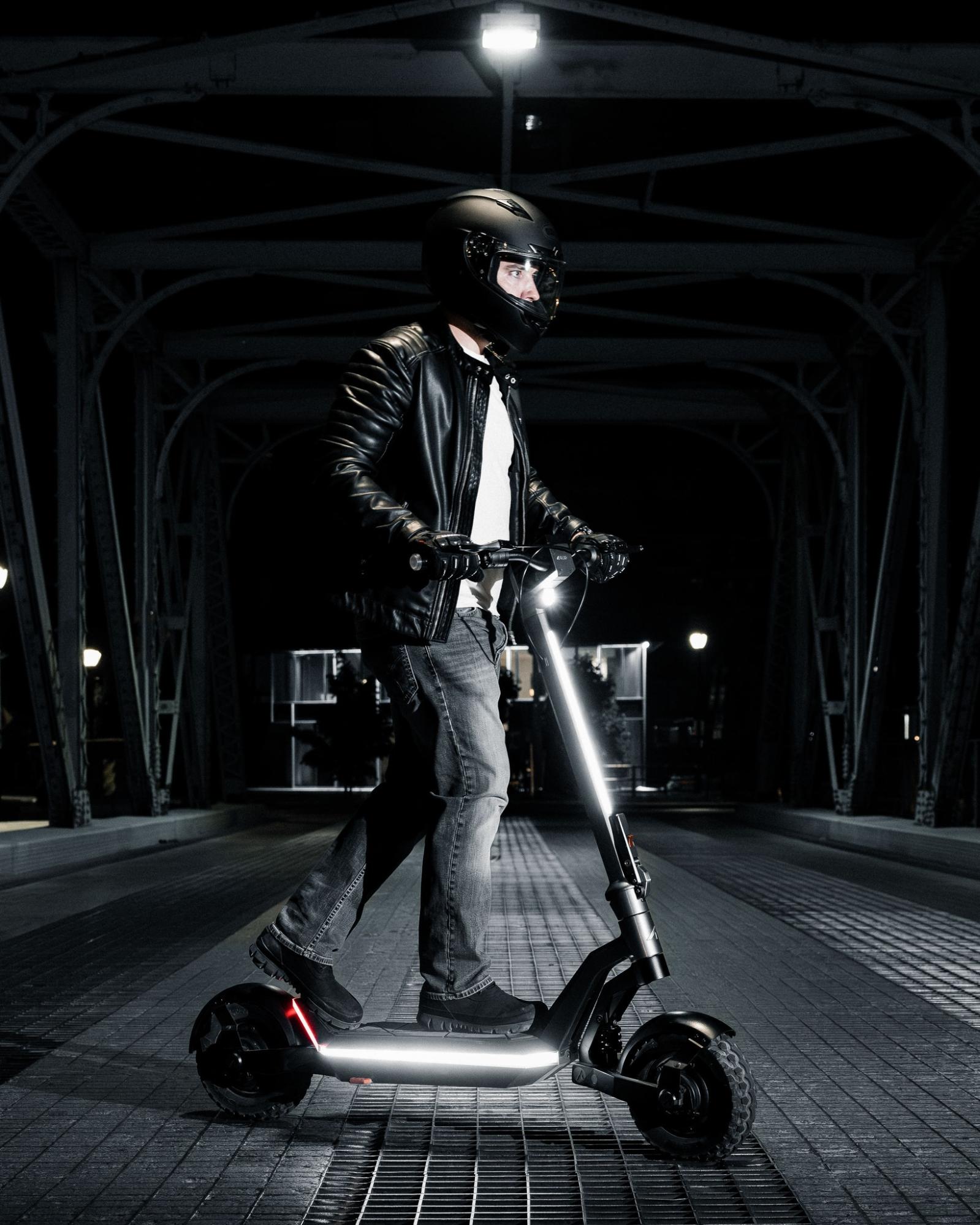 Riding Electric Scooters at Night: 2024 Guide to Safety and Visibility