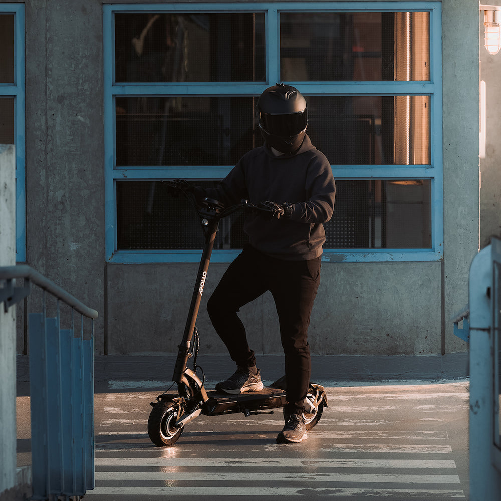 Apollo Phantom V4 | Ultimate High-Performance E-Scooter |Apollo Canada