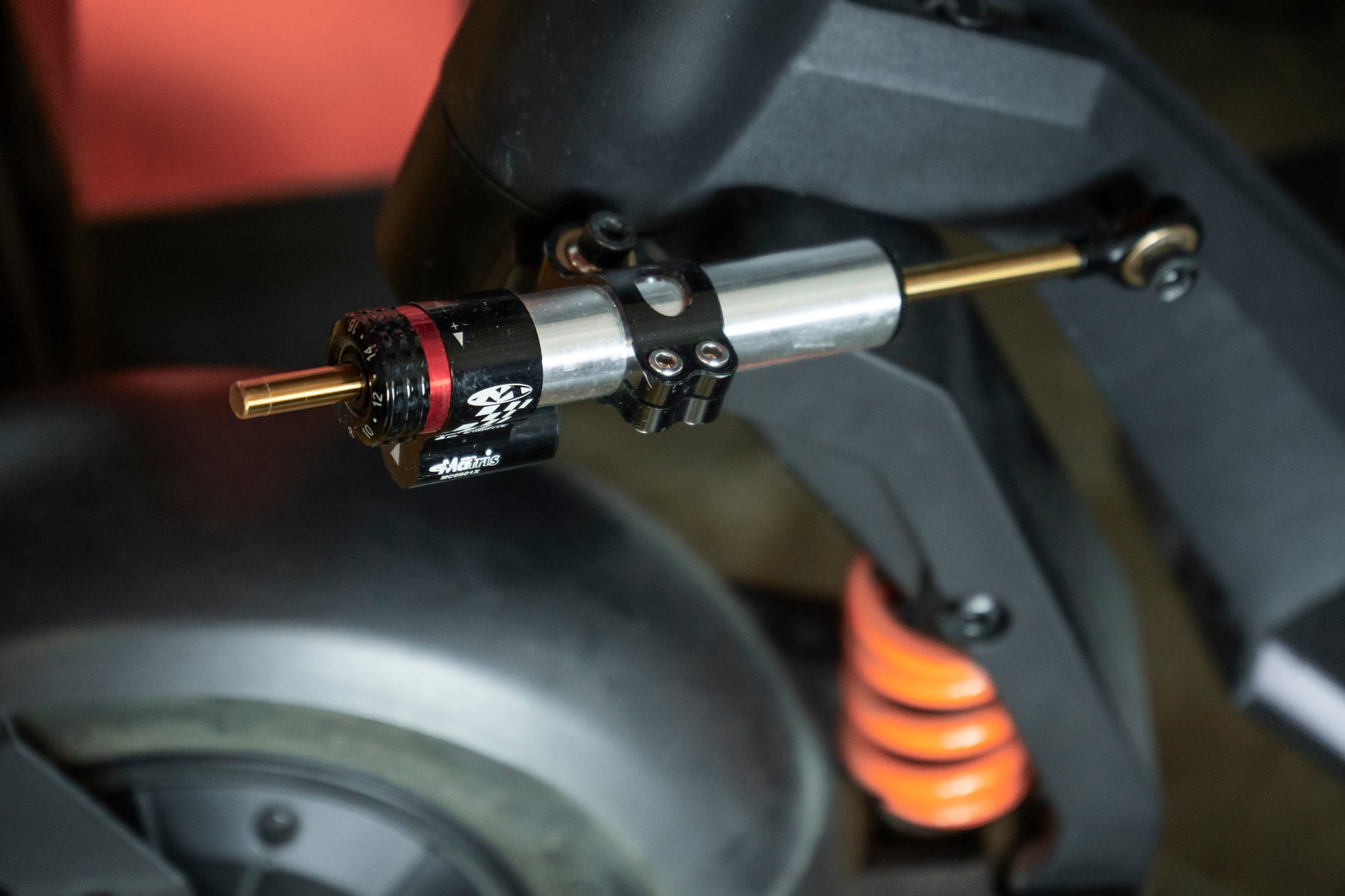 Apollo Phantom 2.0 Steering Damper